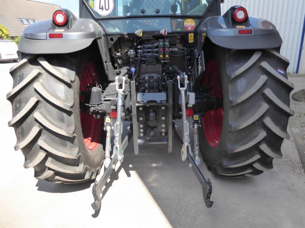 Details :: Same Traktor :: Concrete